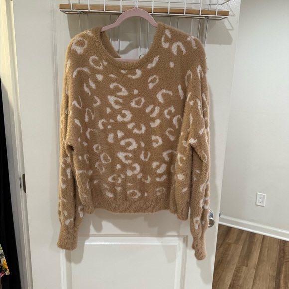 Express | Sweaters | Express Tan And White Crew Neck Sweater With ...